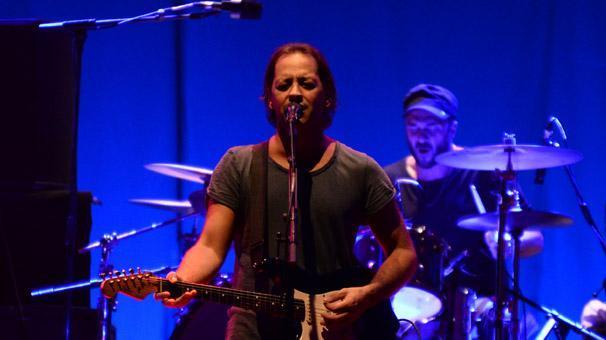 Duman'dan etkileyici performans - Magazin Haberleri - Milliyet