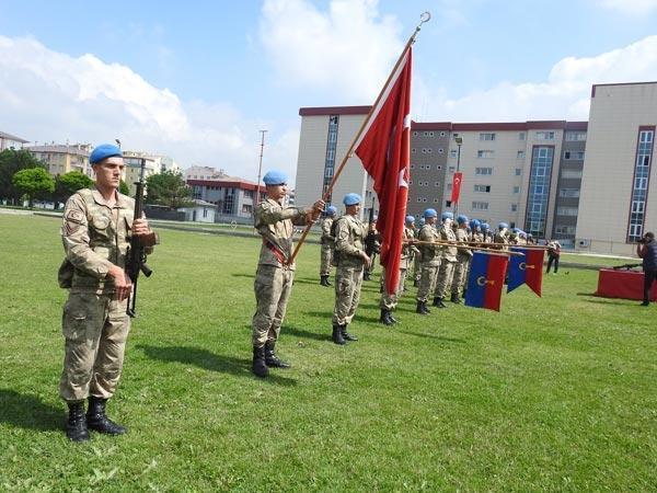 O askerin elini öptü - Haberler Milliyet