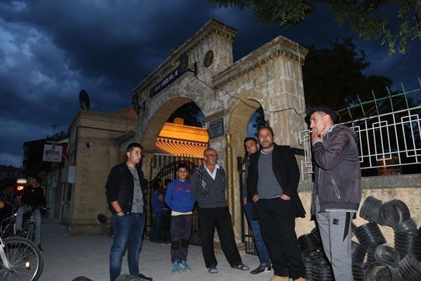 Mezarlıkta ağlayan kız bulunamadı! 4 kişi gözaltında… - Haberler Milliyet