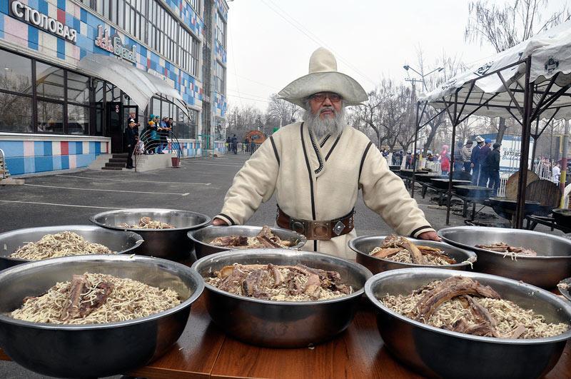 Rekor için beş parmak yemeği ve at sucuğu hazırlandı - Son Dakika ...