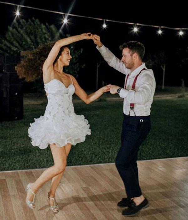 Azra Akın ve Atakan Koru'dan Latin dansı! - Magazin Haberleri - Milliyet