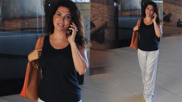 Ebru Yaşar'dan bayrak gafı - Magazin Haberleri - Milliyet