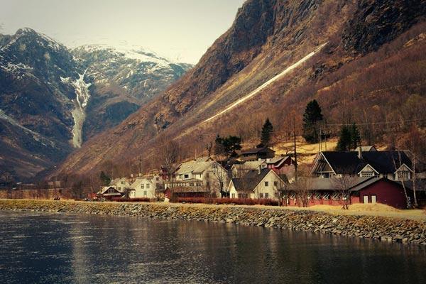 Gece Yarısı Güneşi’nin Toprakları: Norveç
