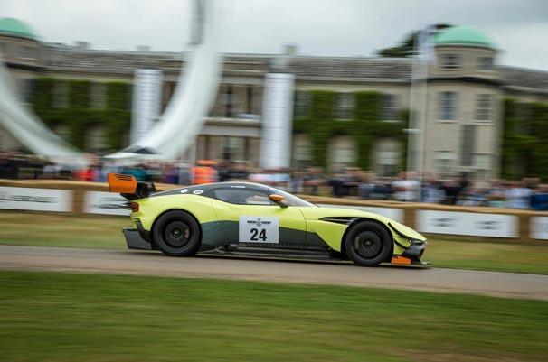 Aston Martin Vulcan AMR Pro tanıtıldı - Otomobil Haberleri