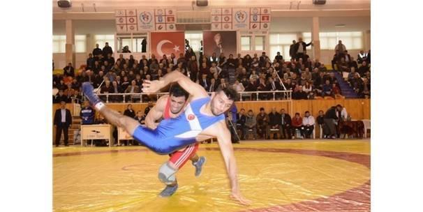 HÜSEYİN AKBAŞ GÜREŞ TURNUVASI’NDA ŞAMPİYON TÜRKİYE - Tokat Haberleri