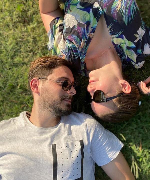 Gizem Güven-Caner Turp çiftinden balayı pozu - Magazin Haberleri - Milliyet