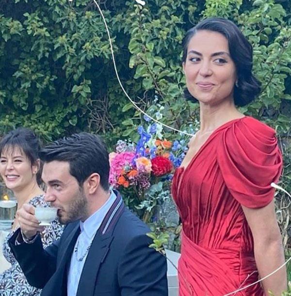 İsmail Ege Şaşmaz ile Hande Ünal nişanlandı - Magazin Haberleri - Milliyet