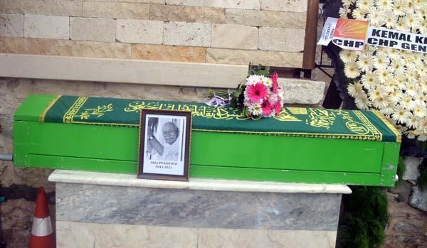 Ünlü oyuncu Atilla Pekdemir son yolculuğuna uğurlandı - Magazin ...