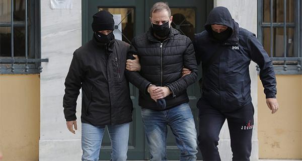 Ünlü oyuncu Dimitris Lignadis reşit olmayan kişilere karşı cinsel taciz ...
