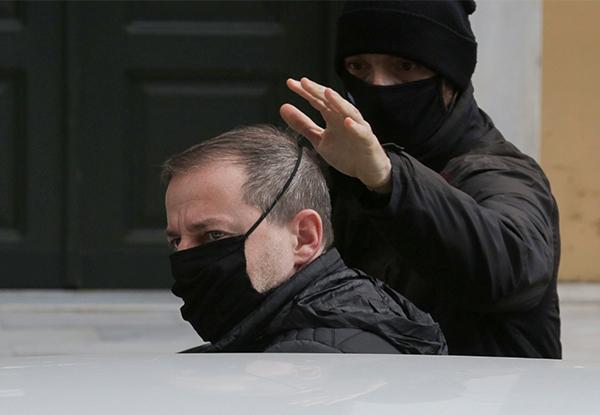 Ünlü oyuncu Dimitris Lignadis reşit olmayan kişilere karşı cinsel taciz ...