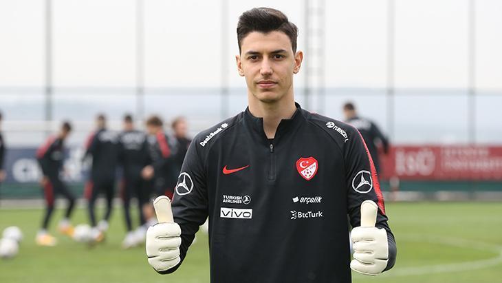 Son dakika - Fenerbahçe'de Emre Belözoğlu'ndan yönetime Berke Özer ...