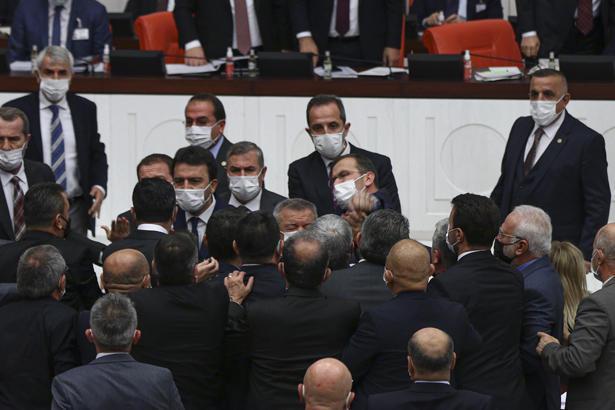 Son dakika... Meclis'te yumruklu kavga! Ortalık karıştı - Son Dakika ... Son dakika... Meclis'te yumruklu kavga! Ortalık karıştı - Son Dakika ...