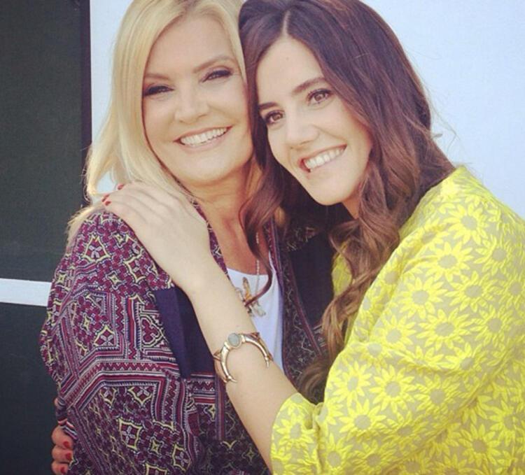 Derya Baykal'dan Pera paylaşımı: Anneannesinin gülü - Magazin Haberleri ...