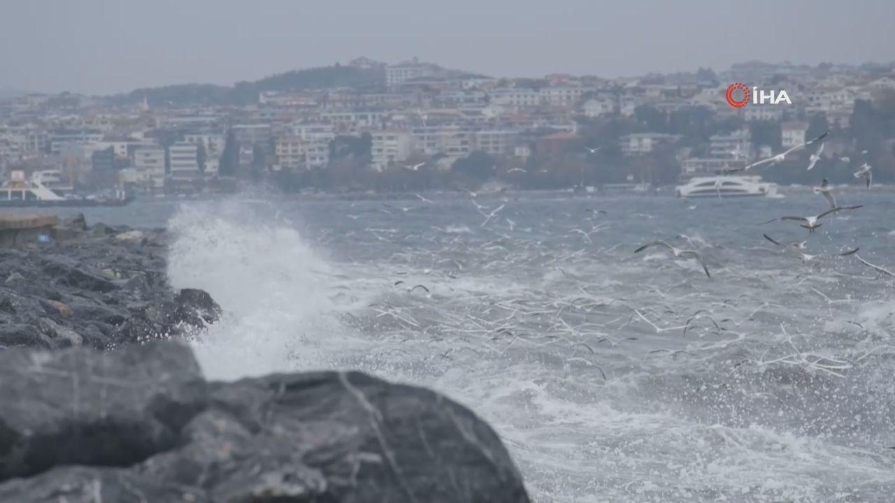 İstanbul’da şiddetli lodos! Boyu 5 metreyi bulan dalgalar oluştu - Haberler Haberleri