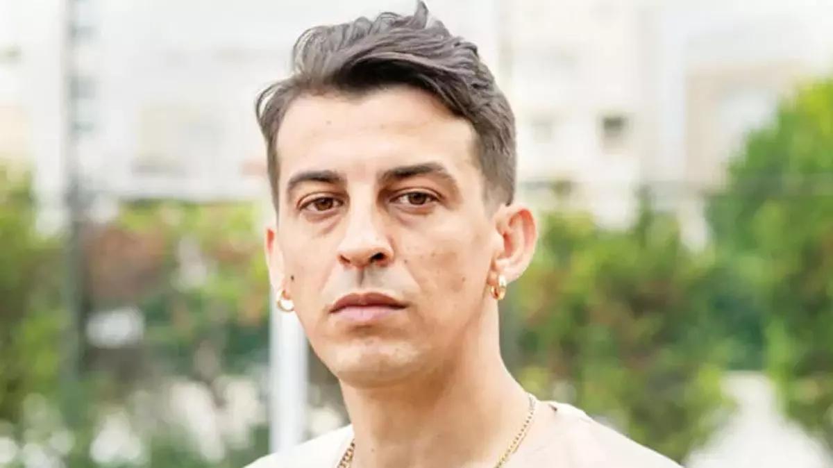 Norm Ender 100. Yıl Cumhuriyet Marşı: Parla sözleri! Norm Ender kimdir ...