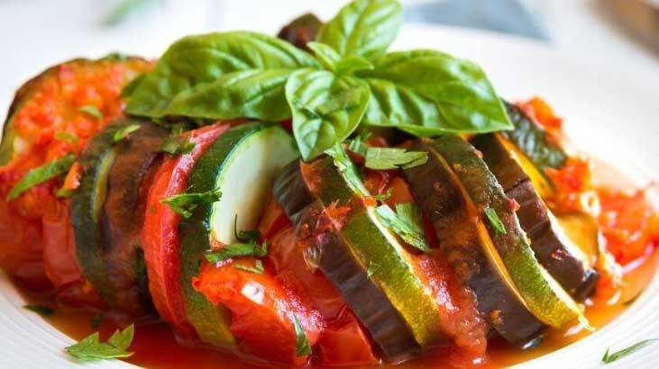 RATATUY (RATATOUİLLE) MALZEMELERİ VE TARİFİ: 🍽 Ratatouille nasıl ...