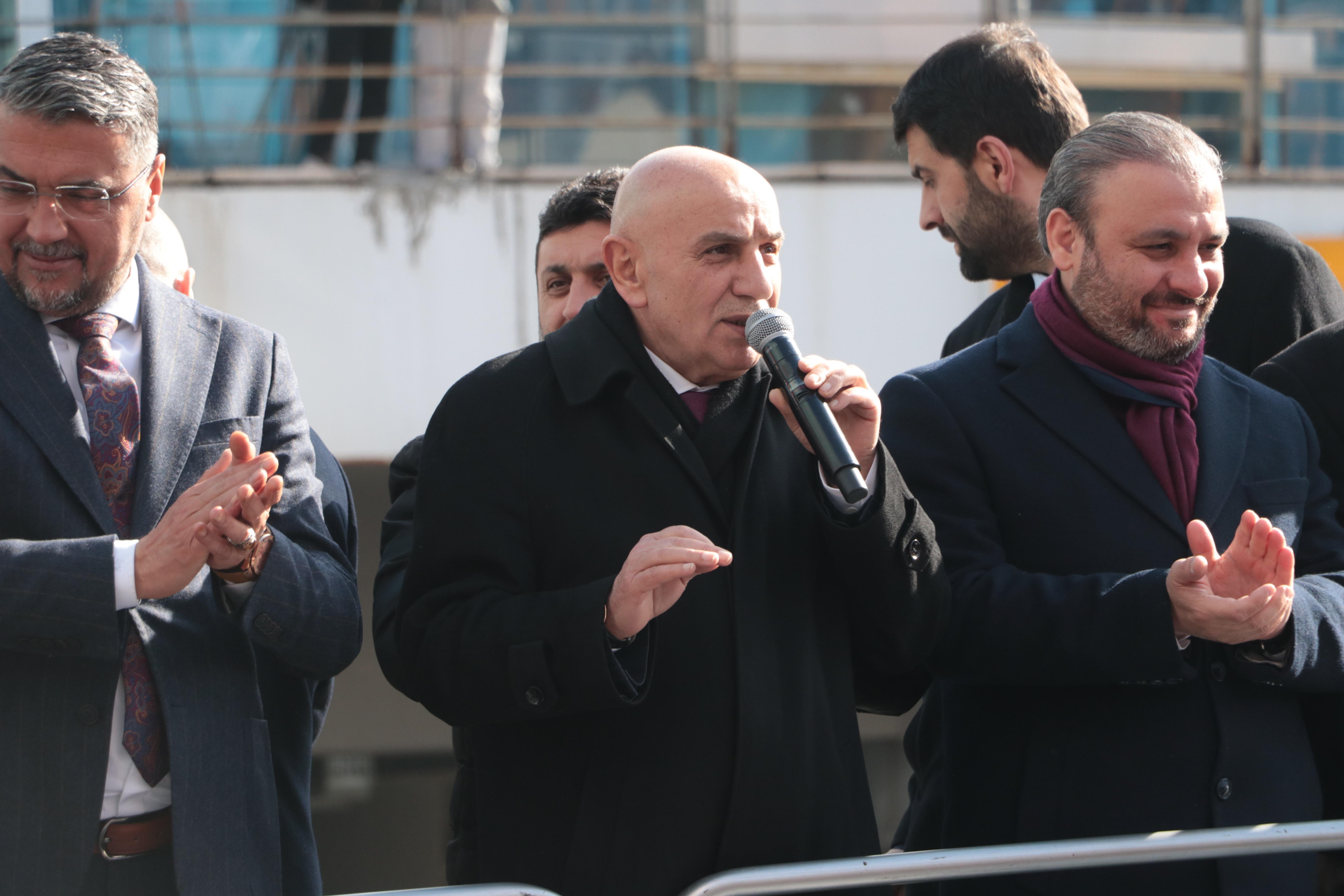 Turgut Altınok: 100 tane söz vermiş, 90'ını tutmamış - Ankara Haberleri