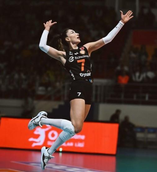 HANDE BALADIN KİMDİR, kaç yaşında, nereli ve evli mi? Filenin ...