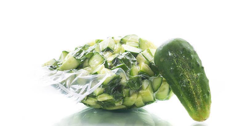 Doğal 'Gua Sha' taşı: Dondurulmuş salatalık! İkiye böl, dondur, masaj ...