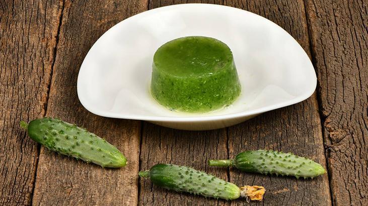 Doğal 'Gua Sha' taşı: Dondurulmuş salatalık! İkiye böl, dondur, masaj ...