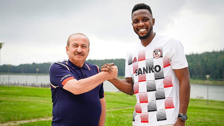 Stephen Bitok'un imza töreninden kareler - Gaziantep FK - Spor Haberleri