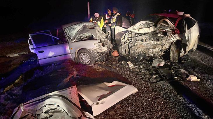 Eskişehir’de korkunç kaza! Kafa kafaya çarpışan iki araçta 4 kişi öldü ...