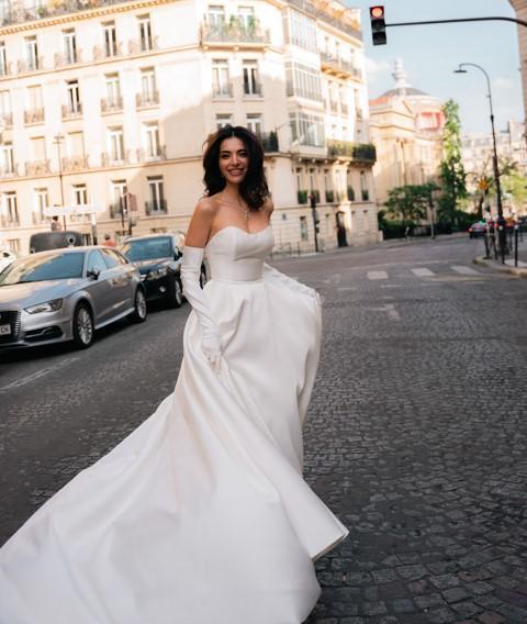 2024'ün dikkat çeken gelinleri: Ünlü isimlerin muhteşem gelinlikleri ...