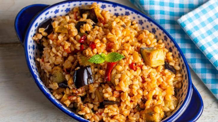 Lokanta usulü bulgur pilavının sırrı bu baharattaymış! İçine 1 kaşık ...