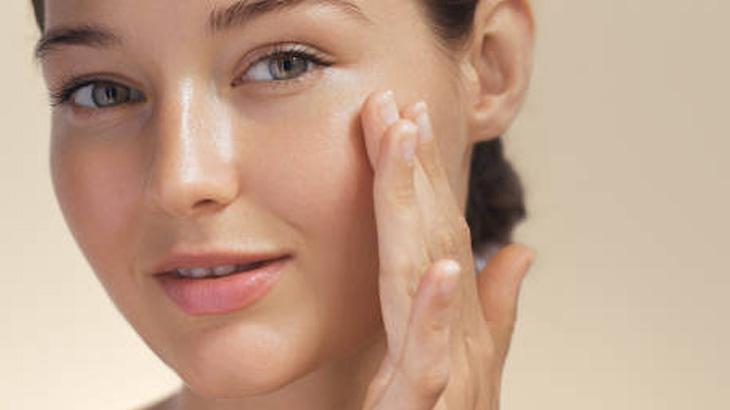 Güzelliğinize gölge düşüren hatalar! Makyajınızı bu tekniklerle yapın