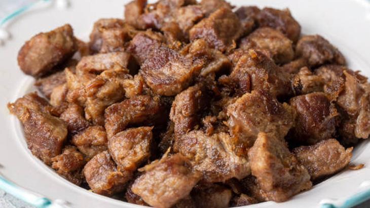 Usta şeflerin et pişirmede gizli sırrı! Lokum gibi et için tencereye 1 ...