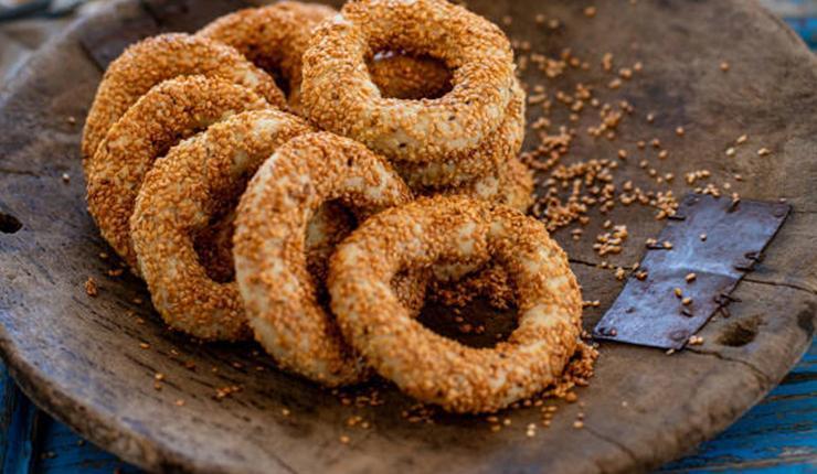 Bir gelenektir kandil simidi: Altın renginde, kıyır kıyır kandil simidi ...