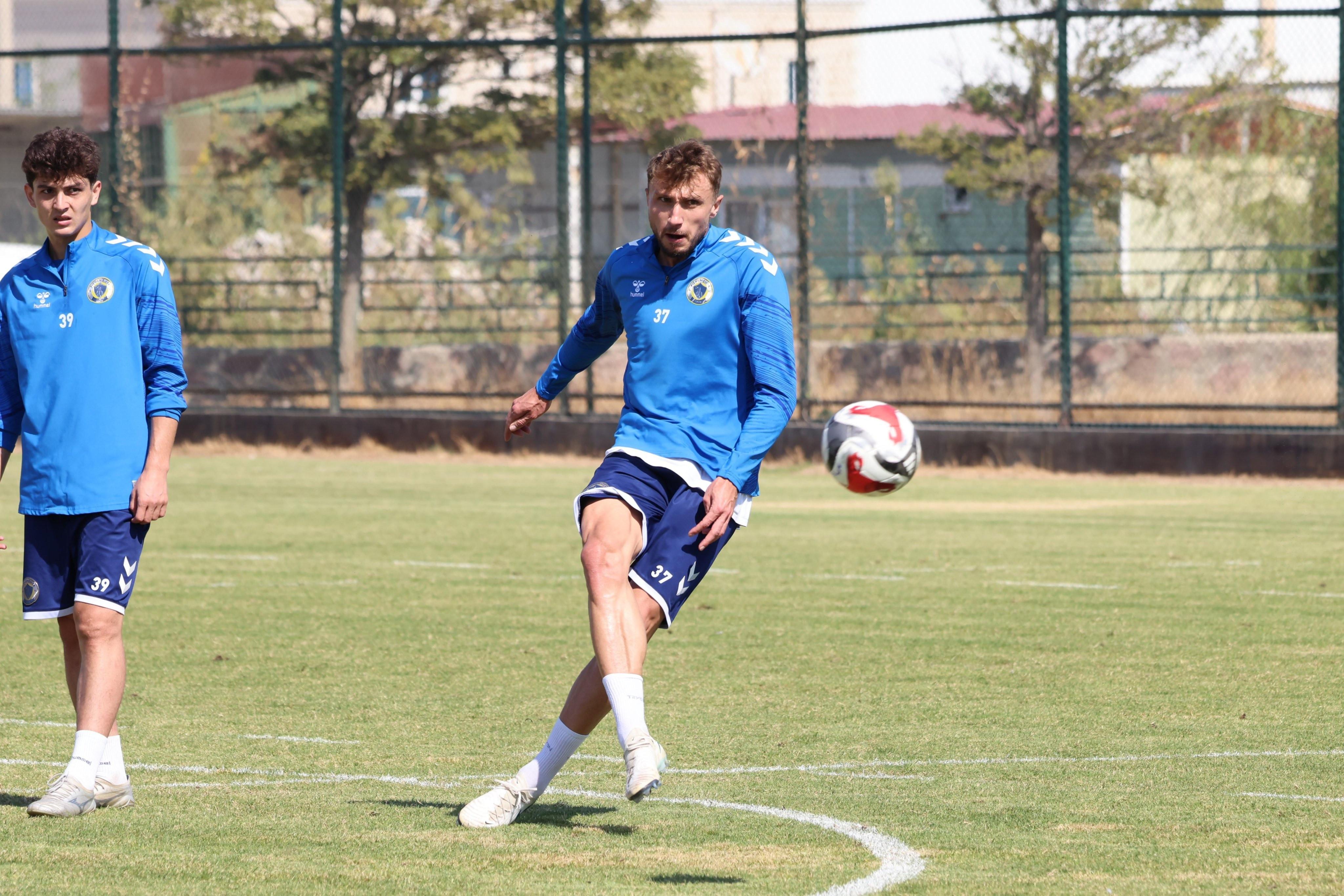 Menemen FK'da 3 oyuncu kadro dışı - İzmir Haberleri