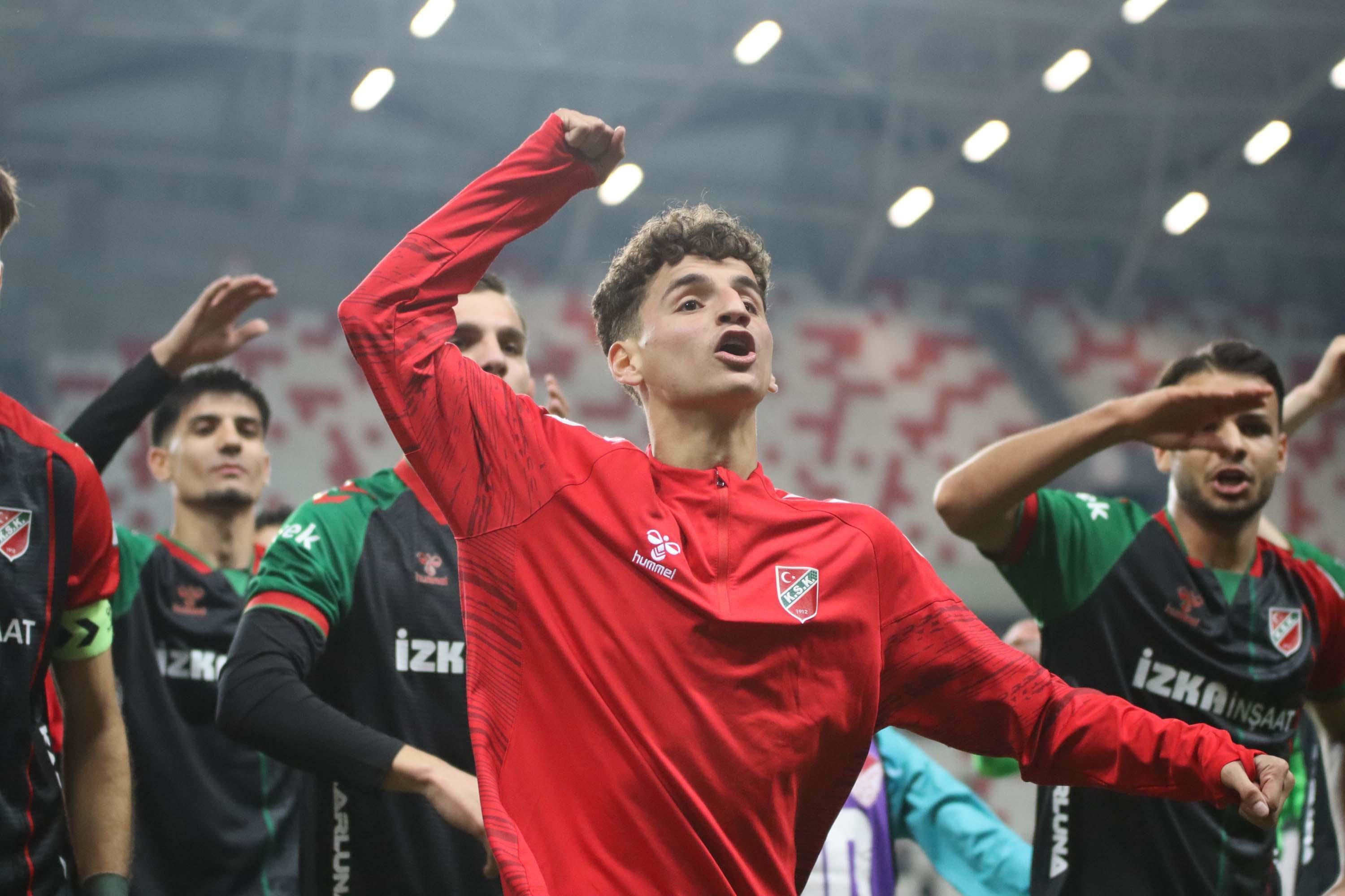 Adem için Karşıyaka ile Fenerbahçe rakam konuşmadı - İzmir Haberleri