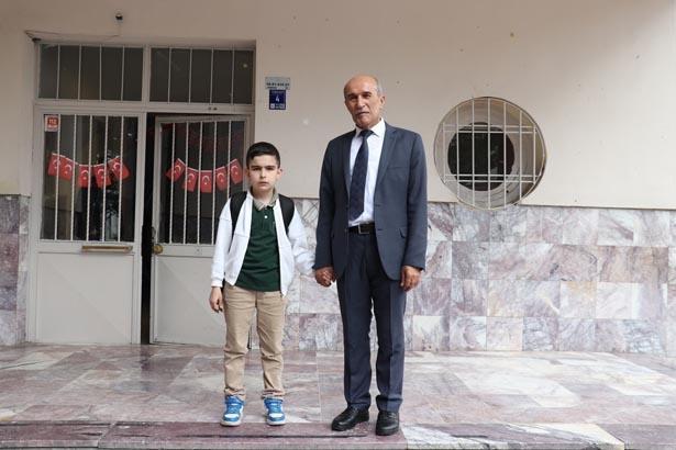 40 yıllık öğretmene büyük sürpriz! Sınıf listesindeki ismi gördü ...