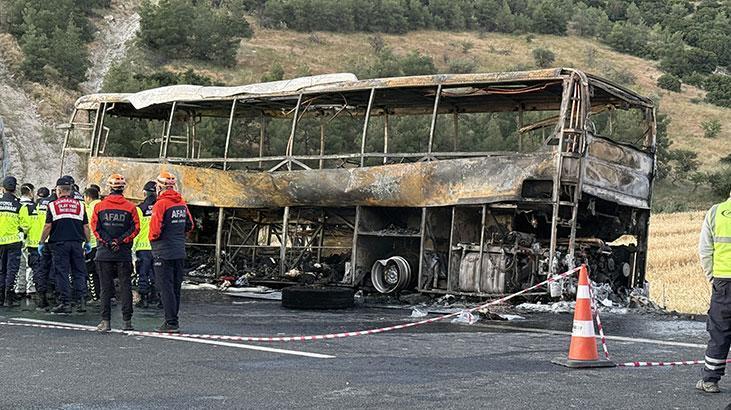 Denizli'de kahreden olay! Yolcu otobüsü yandı: Bölgeden görüntüler ...