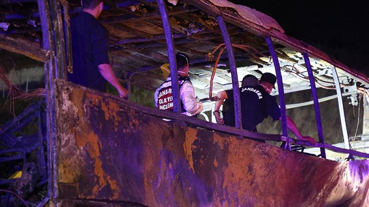 Denizli'de kahreden olay! Yolcu otobüsü yandı: Bölgeden görüntüler ...