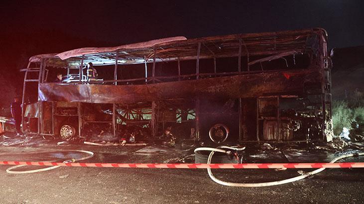 Denizli'de kahreden olay! Yolcu otobüsü yandı: Bölgeden görüntüler ...