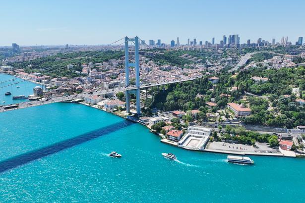 İstanbul Boğazı'nın turkuaz renge bürünen hali havadan görüntülendi ...