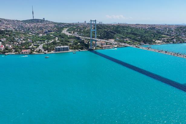İstanbul Boğazı'nın turkuaz renge bürünen hali havadan görüntülendi ...