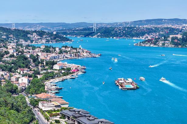 İstanbul Boğazı'nın turkuaz renge bürünen hali havadan görüntülendi ...