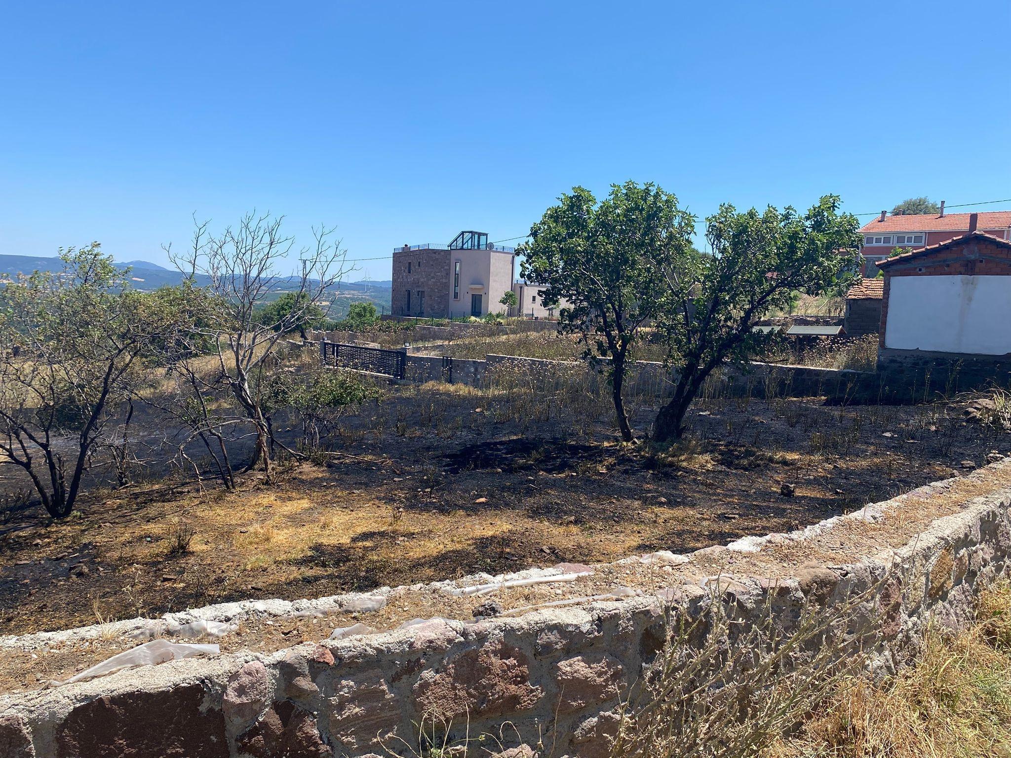Çanakkale'de otluk alanda çıkan yangın söndürüldü - Çanakkale Haberleri