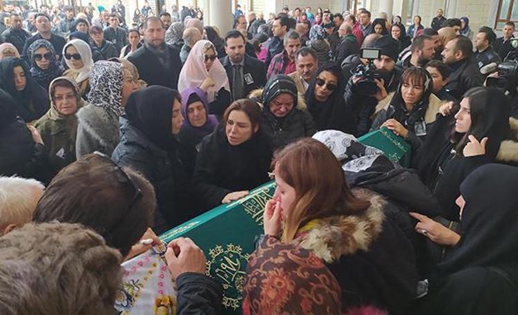 Ceylan'ın yeğeni Nazlıcan Arkan son yolculuğuna uğurlandı - Magazin ...