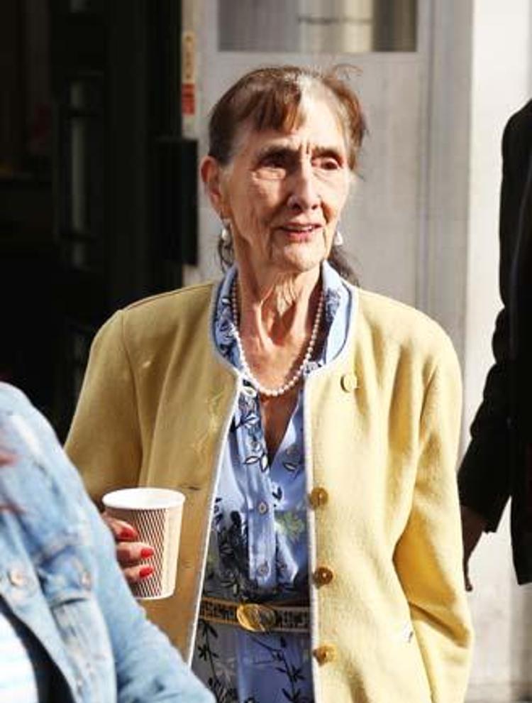 June Brown 35 yıl boyunca aynı rolde oynadı - Magazin Haberleri - Milliyet