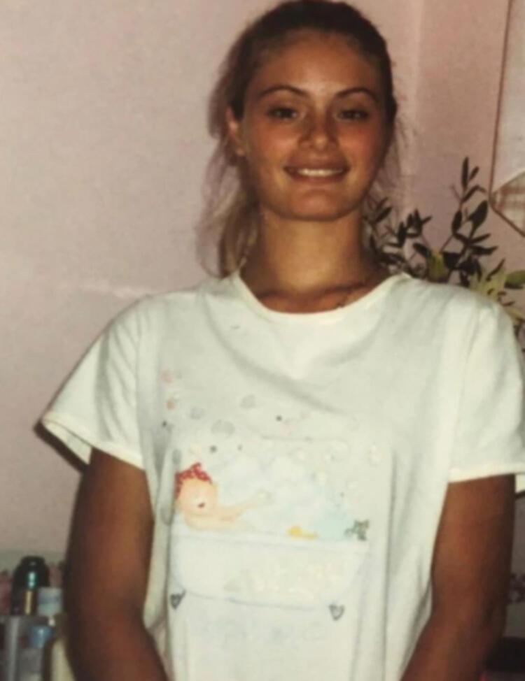 Ünlü televizyon yıldızı Chloe Simms, estetik açıklaması yaptı - Magazin ...