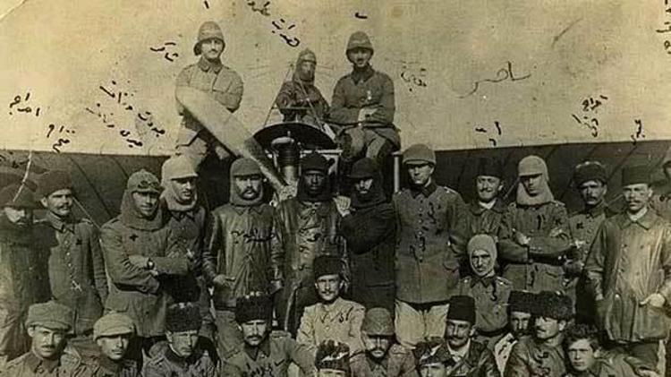 Arap Ahmet: Dünyanın ilk zenci pilotu - Molatik Portre