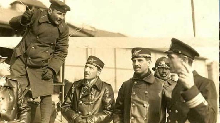 Arap Ahmet: Dünyanın ilk zenci pilotu - Molatik Portre
