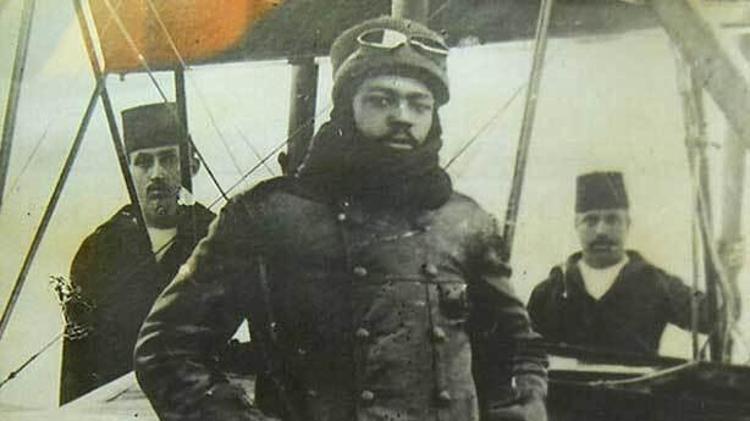 Arap Ahmet: Dünyanın ilk zenci pilotu - Molatik Portre