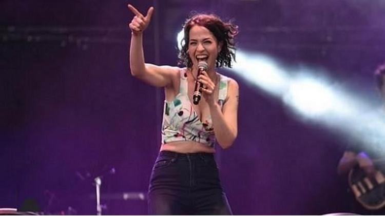 Zeynep Doruk: Güzel ve emin adımlarla geliyor - Molatik Müzik
