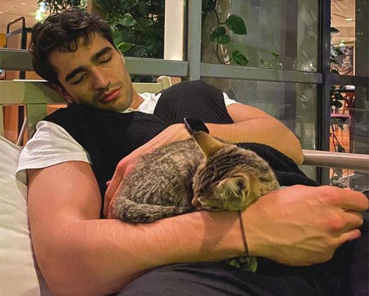 Haberler: Afra Saraçoğlu'na 'aşk' sorusu! Mert Ramazan Demir'i duyunca ...