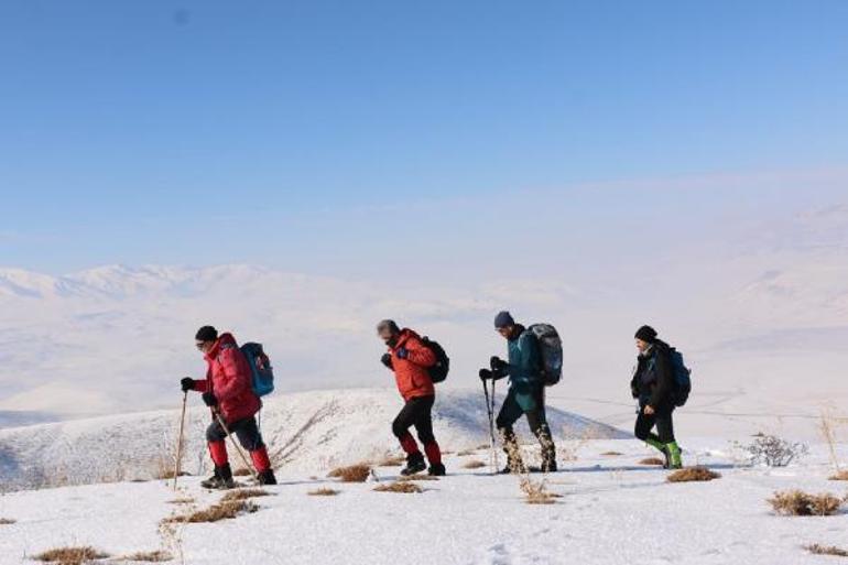 Kuraklık, Hayal Dağı'na zirve tırmanışı yapan dağcıların ...